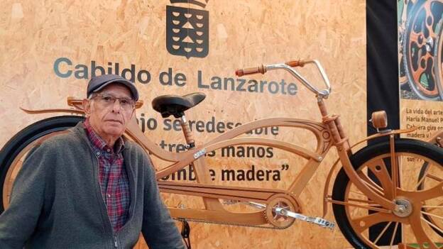 Manuel Perdomo, el artesano de las bicicletas de madera | Canarias7